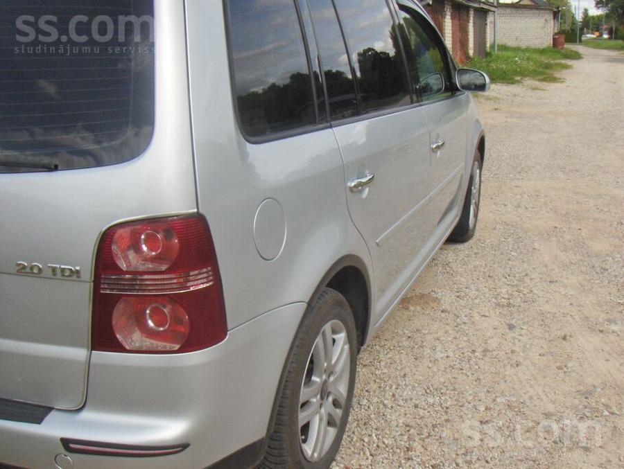 Grey Volkswagen Touran 2007 in Talsi, with an engine capacity of 2.00 L and mileage of 234 thousand km for 2490 €, photo 10 on AUTOMOTO.COM.LV