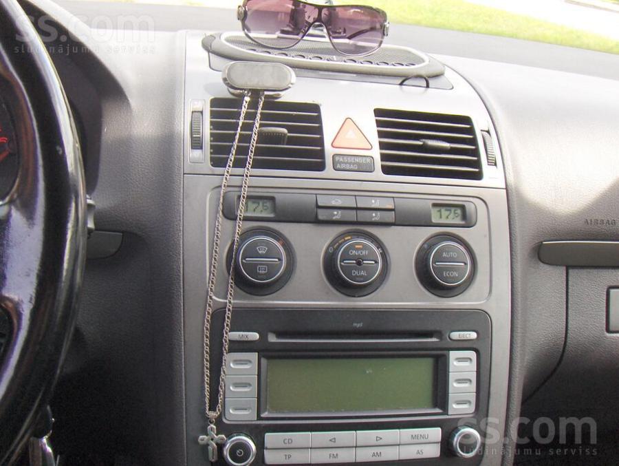 Grey Volkswagen Touran 2007 in Talsi, with an engine capacity of 2.00 L and mileage of 234 thousand km for 2490 €, photo 11 on AUTOMOTO.COM.LV