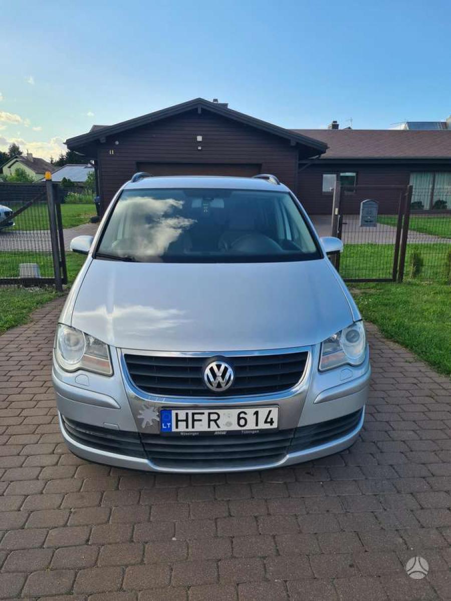 Grey Volkswagen Touran 2007 in Kaisiadorys, with an engine capacity of 1.97 L and mileage of 319 thousand km for 2649 €, photo 4 on AUTOMOTO.COM.LV