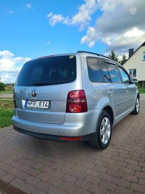 Grey Volkswagen Touran 2007 in Kaisiadorys, with an engine capacity of 1.97 L and mileage of 319 thousand km for 2649 €, photo 5 on AUTOMOTO.COM.LV