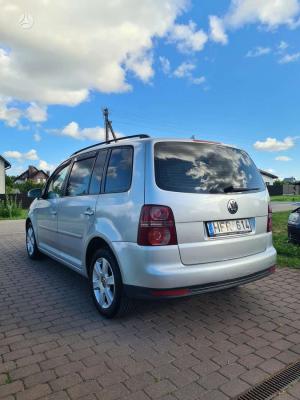Grey Volkswagen Touran 2007 in Kaisiadorys, with an engine capacity of 1.97 L and mileage of 319 thousand km for 2649 €, photo 6 on AUTOMOTO.COM.LV