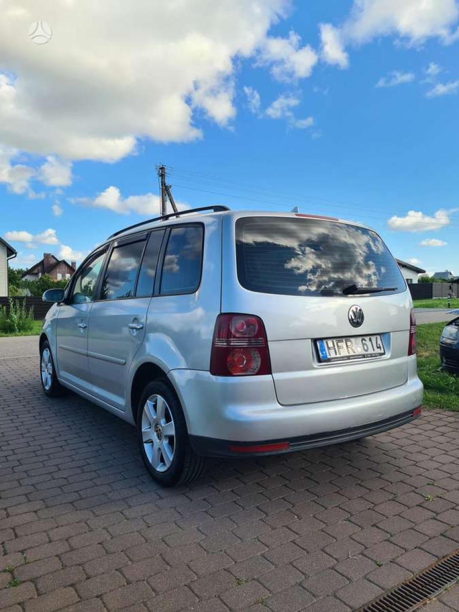Grey Volkswagen Touran 2007 in Kaisiadorys, with an engine capacity of 1.97 L and mileage of 319 thousand km for 2649 €, photo 6 on AUTOMOTO.COM.LV