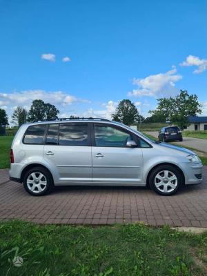Grey Volkswagen Touran 2007 in Kaisiadorys, with an engine capacity of 1.97 L and mileage of 319 thousand km for 2649 €, photo 8 on AUTOMOTO.COM.LV