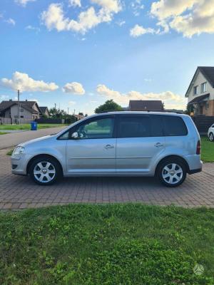 Grey Volkswagen Touran 2007 in Kaisiadorys, with an engine capacity of 1.97 L and mileage of 319 thousand km for 2649 €, photo 9 on AUTOMOTO.COM.LV