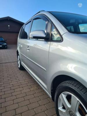 Grey Volkswagen Touran 2007 in Kaisiadorys, with an engine capacity of 1.97 L and mileage of 319 thousand km for 2649 €, photo 10 on AUTOMOTO.COM.LV
