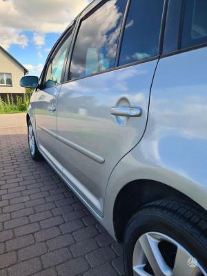 Grey Volkswagen Touran 2007 in Kaisiadorys, with an engine capacity of 1.97 L and mileage of 319 thousand km for 2649 €, photo 12 on AUTOMOTO.COM.LV