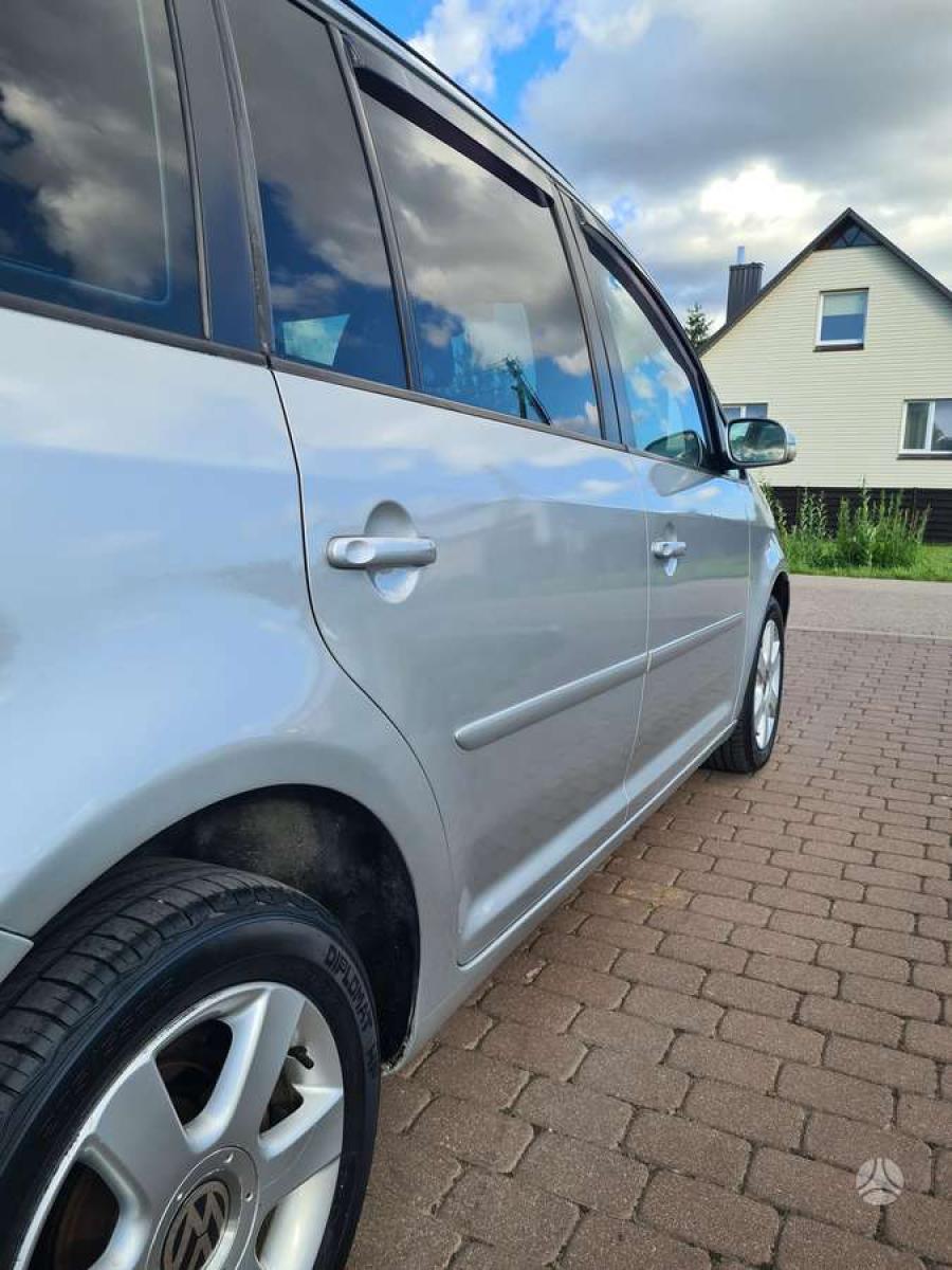 Grey Volkswagen Touran 2007 in Kaisiadorys, with an engine capacity of 1.97 L and mileage of 319 thousand km for 2649 €, photo 13 on AUTOMOTO.COM.LV