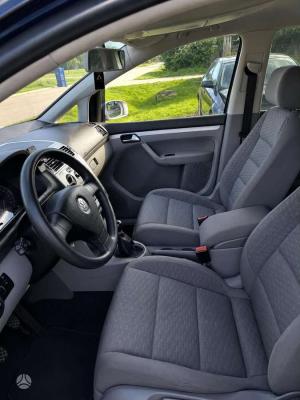 Grey Volkswagen Touran 2007 in Kaisiadorys, with an engine capacity of 1.97 L and mileage of 319 thousand km for 2649 €, photo 16 on AUTOMOTO.COM.LV