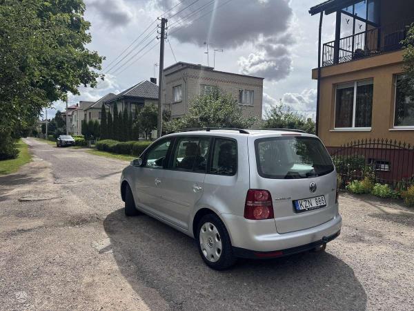 Grey Volkswagen Touran 2007 in Marijampole, with an engine capacity of 1.90 L and mileage of 355 thousand km for 2150 €, photo 3 on AUTOMOTO.COM.LV