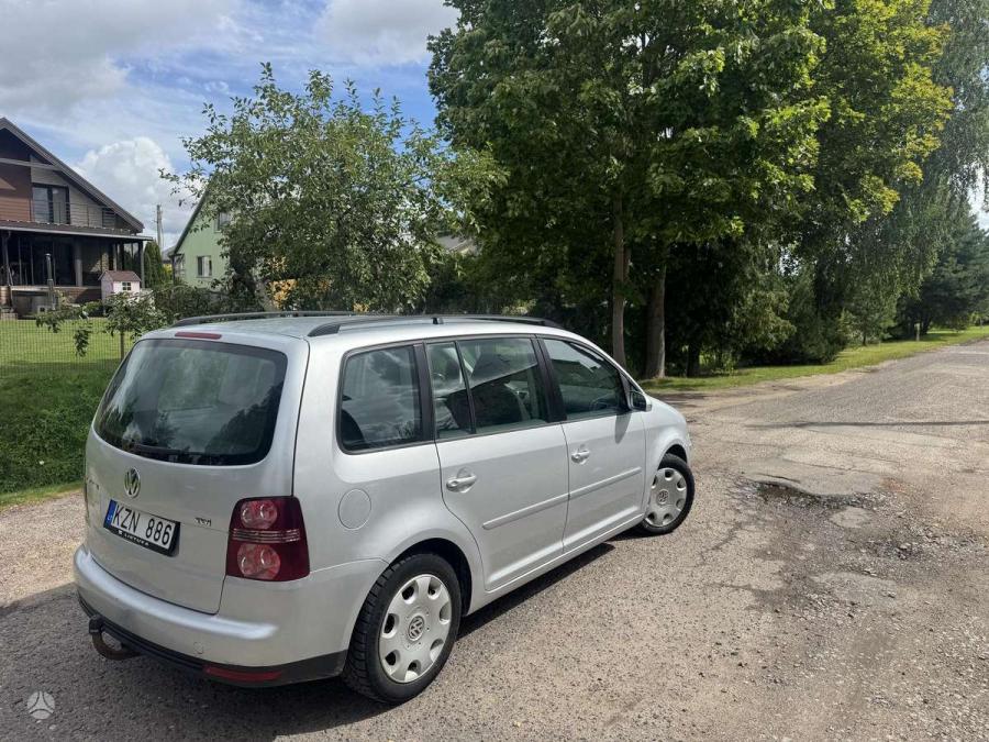 Grey Volkswagen Touran 2007 in Marijampole, with an engine capacity of 1.90 L and mileage of 355 thousand km for 2150 €, photo 6 on AUTOMOTO.COM.LV