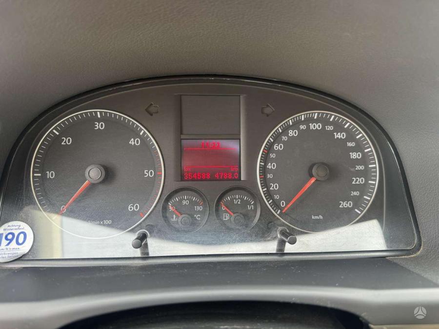 Grey Volkswagen Touran 2007 in Marijampole, with an engine capacity of 1.90 L and mileage of 355 thousand km for 2150 €, photo 17 on AUTOMOTO.COM.LV
