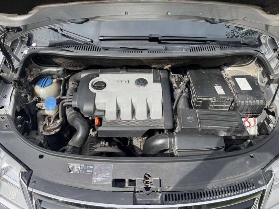 Grey Volkswagen Touran 2007 in Marijampole, with an engine capacity of 1.90 L and mileage of 355 thousand km for 2150 €, photo 19 on AUTOMOTO.COM.LV