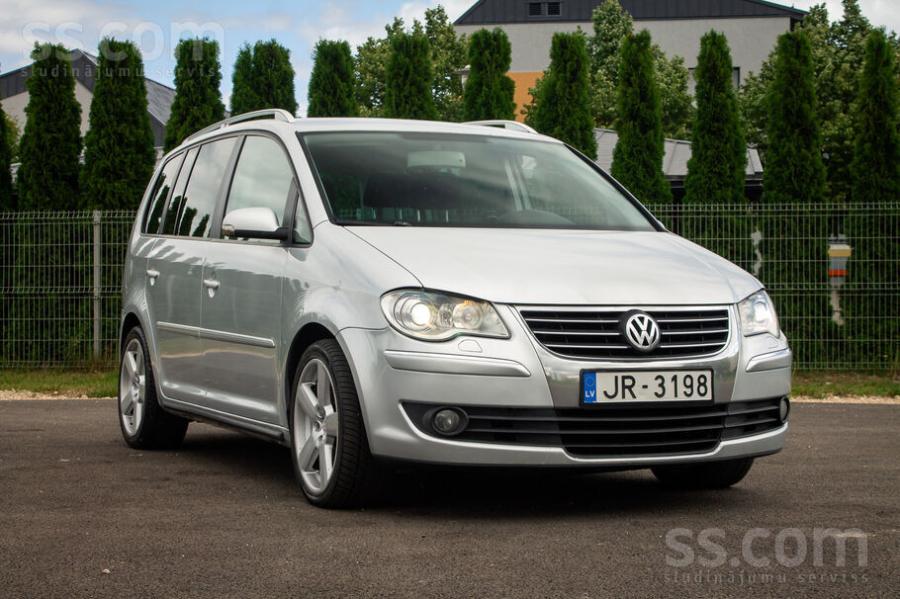Pelēks Volkswagen Touran 2007 Jelgava, ar dzinēja tilpumu 2.00 L un nobraukumu 396 tūkst. km par 3900 €, foto 1 vietnē AUTOMOTO.COM.LV