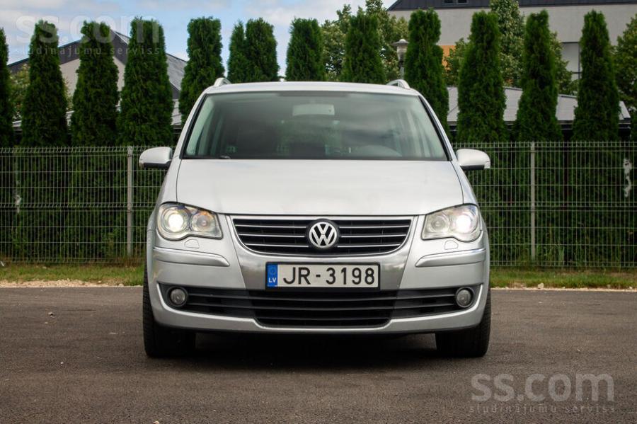 Pelēks Volkswagen Touran 2007 Jelgava, ar dzinēja tilpumu 2.00 L un nobraukumu 396 tūkst. km par 3900 €, foto 3 vietnē AUTOMOTO.COM.LV