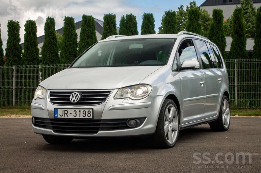 Pelēks Volkswagen Touran 2007 Jelgava, ar dzinēja tilpumu 2.00 L un nobraukumu 396 tūkst. km par 3900 €, foto 4 vietnē AUTOMOTO.COM.LV