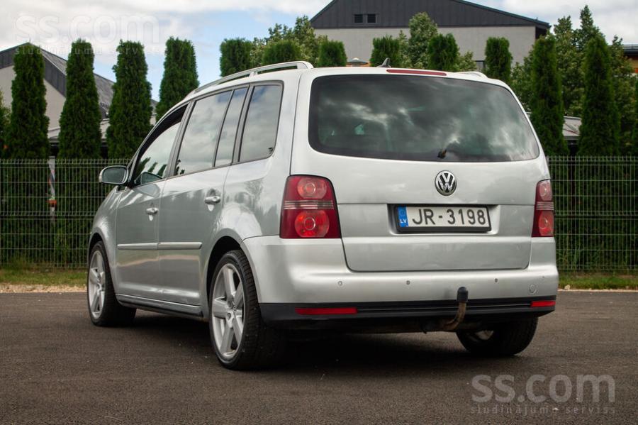 Pelēks Volkswagen Touran 2007 Jelgava, ar dzinēja tilpumu 2.00 L un nobraukumu 396 tūkst. km par 3900 €, foto 5 vietnē AUTOMOTO.COM.LV
