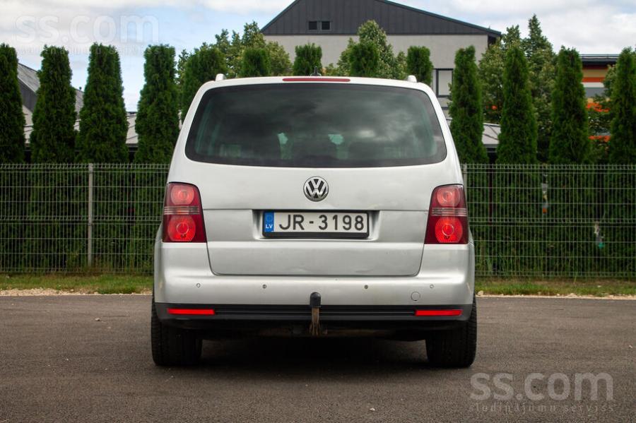 Pelēks Volkswagen Touran 2007 Jelgava, ar dzinēja tilpumu 2.00 L un nobraukumu 396 tūkst. km par 3900 €, foto 6 vietnē AUTOMOTO.COM.LV