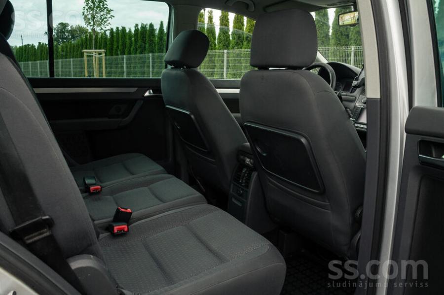 Pelēks Volkswagen Touran 2007 Jelgava, ar dzinēja tilpumu 2.00 L un nobraukumu 396 tūkst. km par 3900 €, foto 9 vietnē AUTOMOTO.COM.LV