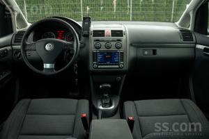Pelēks Volkswagen Touran 2007 Jelgava, ar dzinēja tilpumu 2.00 L un nobraukumu 396 tūkst. km par 3900 €, foto 10 vietnē AUTOMOTO.COM.LV