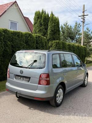 Grey Volkswagen Touran 2007 in Ludza, with an engine capacity of 2.00 L and mileage of 196 thousand km for 4390 €, photo 5 on AUTOMOTO.COM.LV