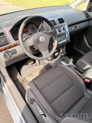 Grey Volkswagen Touran 2007 in Ludza, with an engine capacity of 2.00 L and mileage of 196 thousand km for 4390 €, photo 6 on AUTOMOTO.COM.LV