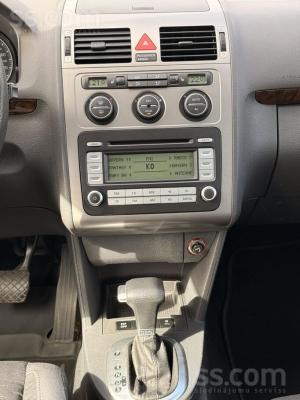 Grey Volkswagen Touran 2007 in Ludza, with an engine capacity of 2.00 L and mileage of 196 thousand km for 4390 €, photo 9 on AUTOMOTO.COM.LV