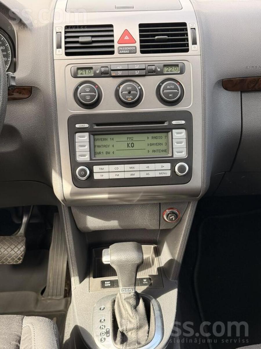 Grey Volkswagen Touran 2007 in Ludza, with an engine capacity of 2.00 L and mileage of 196 thousand km for 4390 €, photo 9 on AUTOMOTO.COM.LV