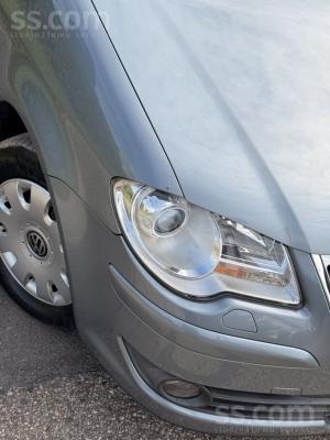 Grey Volkswagen Touran 2007 in Ludza, with an engine capacity of 2.00 L and mileage of 196 thousand km for 4390 €, photo 14 on AUTOMOTO.COM.LV