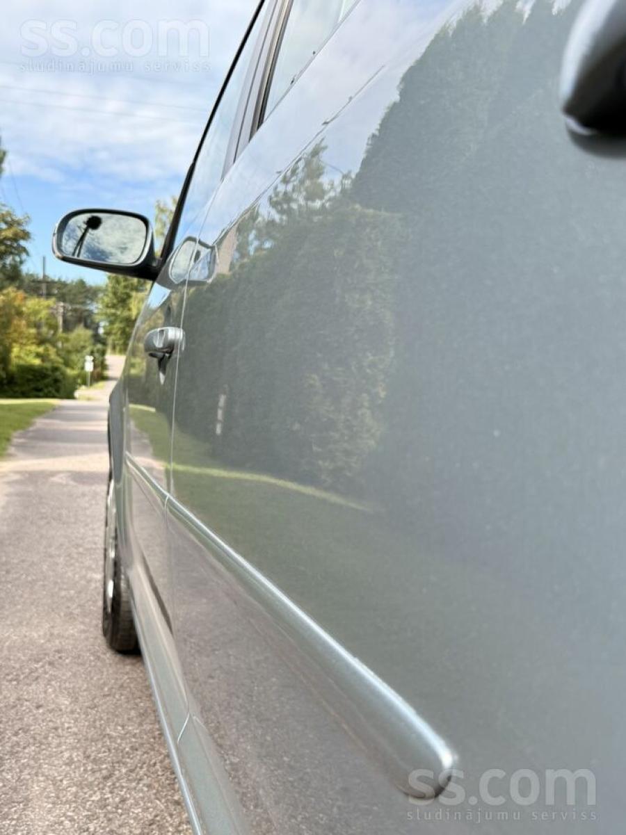Grey Volkswagen Touran 2007 in Ludza, with an engine capacity of 2.00 L and mileage of 196 thousand km for 4390 €, photo 15 on AUTOMOTO.COM.LV