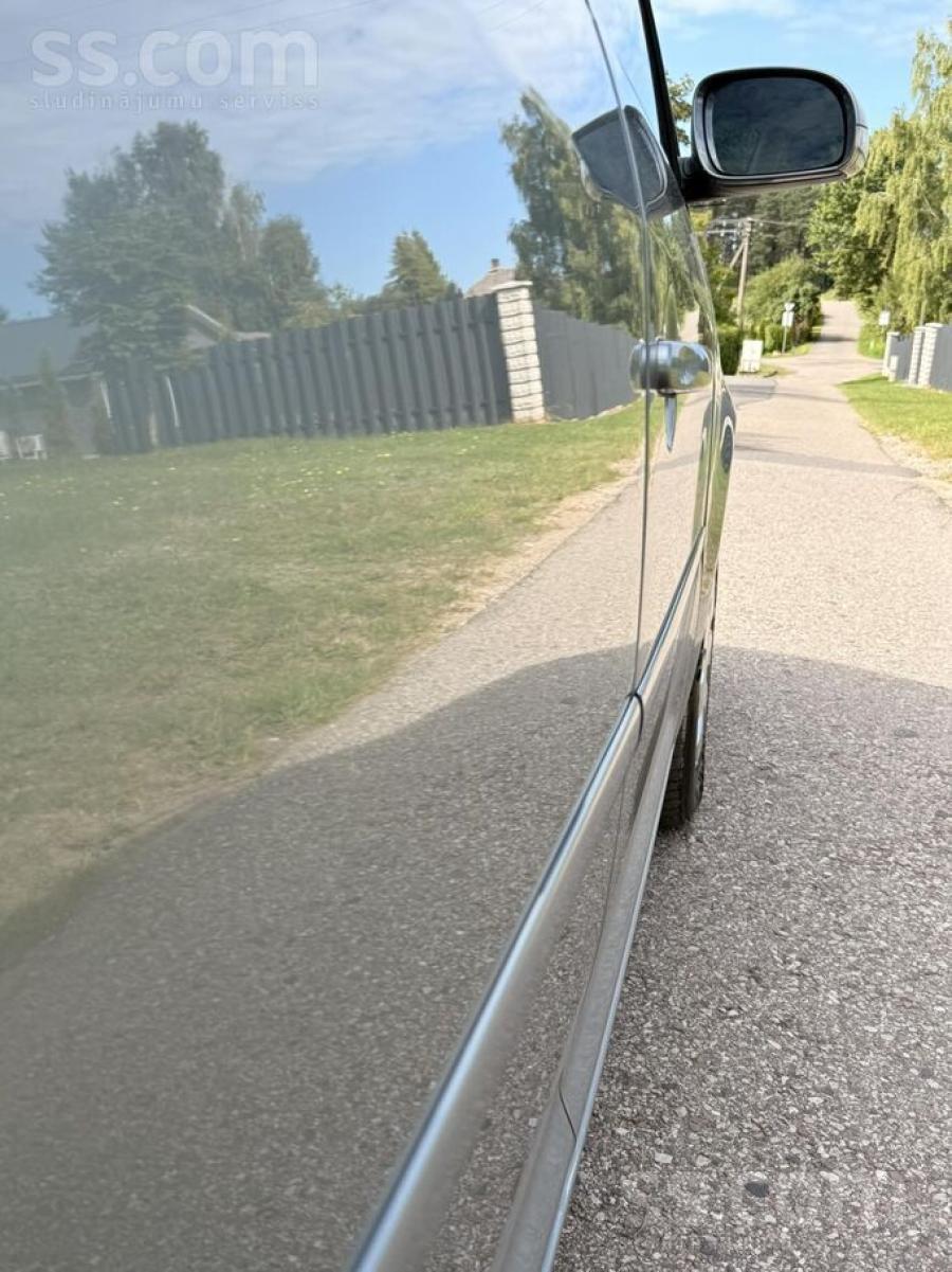 Grey Volkswagen Touran 2007 in Ludza, with an engine capacity of 2.00 L and mileage of 196 thousand km for 4390 €, photo 16 on AUTOMOTO.COM.LV