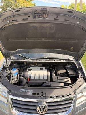 Grey Volkswagen Touran 2007 in Ludza, with an engine capacity of 2.00 L and mileage of 196 thousand km for 4390 €, photo 19 on AUTOMOTO.COM.LV