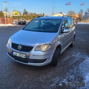 Grey Volkswagen Touran 2007 in Jelgava, with an engine capacity of 1.90 L and mileage of 333 thousand km for 1750 €, photo 4 on AUTOMOTO.COM.LV