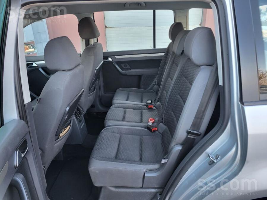 Grey Volkswagen Touran 2007 in Jelgava, with an engine capacity of 1.90 L and mileage of 333 thousand km for 1750 €, photo 14 on AUTOMOTO.COM.LV