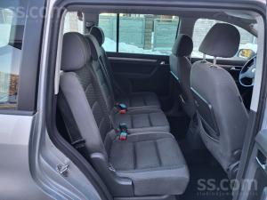 Grey Volkswagen Touran 2007 in Jelgava, with an engine capacity of 1.90 L and mileage of 333 thousand km for 1750 €, photo 15 on AUTOMOTO.COM.LV