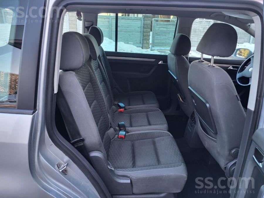Grey Volkswagen Touran 2007 in Jelgava, with an engine capacity of 1.90 L and mileage of 333 thousand km for 1750 €, photo 15 on AUTOMOTO.COM.LV