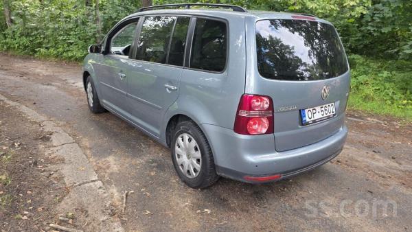 Grey Volkswagen Touran 2007 in Riga, with an engine capacity of 1.40 L and mileage of 221 thousand km for 3500 €, photo 4 on AUTOMOTO.COM.LV