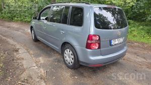 Pelēks Volkswagen Touran 2007 Rīga, ar dzinēja tilpumu 1.40 L un nobraukumu 221 tūkst. km par 2950 €, foto 5 vietnē AUTOMOTO.COM.LV