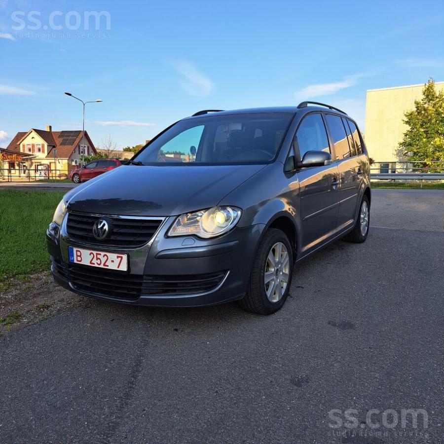 Pelēks Volkswagen Touran 2007 Rēzekne, ar dzinēja tilpumu 2.00 L un nobraukumu 0 tūkst. km par 2000 €, foto 1 vietnē AUTOMOTO.COM.LV