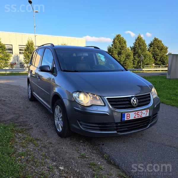 Grey Volkswagen Touran 2007 in Rezekne, with an engine capacity of 2.00 L and mileage of 0 thousand km for 2000 €, photo 2 on AUTOMOTO.COM.LV