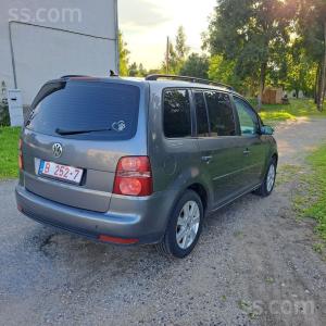 Pelēks Volkswagen Touran 2007 Rēzekne, ar dzinēja tilpumu 2.00 L un nobraukumu 0 tūkst. km par 2000 €, foto 5 vietnē AUTOMOTO.COM.LV