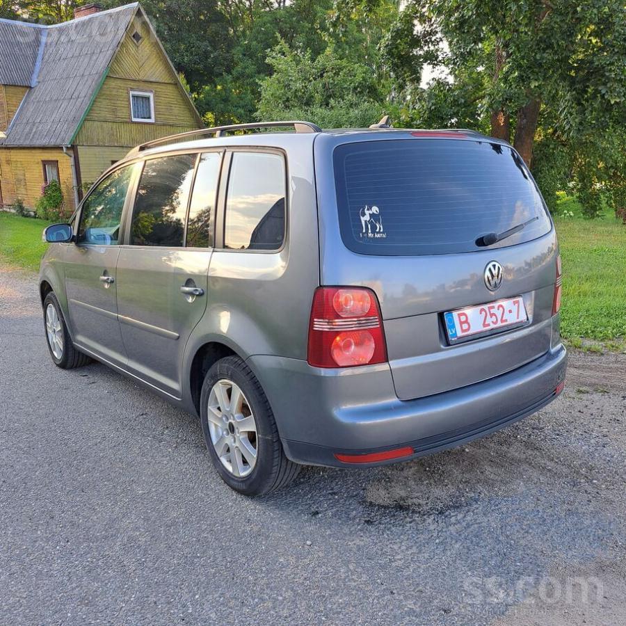 Pelēks Volkswagen Touran 2007 Rēzekne, ar dzinēja tilpumu 2.00 L un nobraukumu 0 tūkst. km par 2000 €, foto 6 vietnē AUTOMOTO.COM.LV