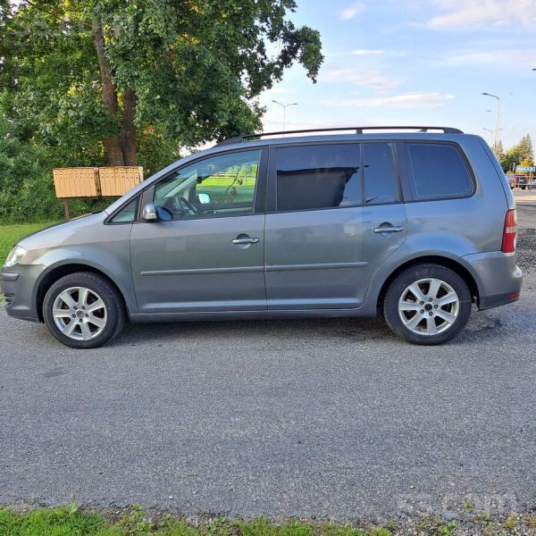 Grey Volkswagen Touran 2007 in Rezekne, with an engine capacity of 2.00 L and mileage of 0 thousand km for 2000 €, photo 6 on AUTOMOTO.COM.LV