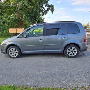 Pelēks Volkswagen Touran 2007 Rēzekne, ar dzinēja tilpumu 2.00 L un nobraukumu 0 tūkst. km par 2000 €, foto 7 vietnē AUTOMOTO.COM.LV
