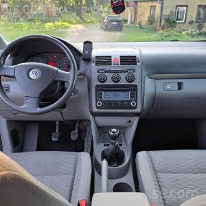 Pelēks Volkswagen Touran 2007 Rēzekne, ar dzinēja tilpumu 2.00 L un nobraukumu 0 tūkst. km par 2000 €, foto 8 vietnē AUTOMOTO.COM.LV