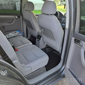 Pelēks Volkswagen Touran 2007 Rēzekne, ar dzinēja tilpumu 2.00 L un nobraukumu 0 tūkst. km par 2000 €, foto 9 vietnē AUTOMOTO.COM.LV