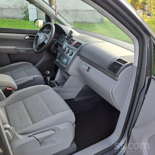 Grey Volkswagen Touran 2007 in Rezekne, with an engine capacity of 2.00 L and mileage of 0 thousand km for 2000 €, photo 9 on AUTOMOTO.COM.LV