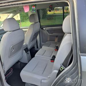 Pelēks Volkswagen Touran 2007 Rēzekne, ar dzinēja tilpumu 2.00 L un nobraukumu 0 tūkst. km par 2000 €, foto 11 vietnē AUTOMOTO.COM.LV