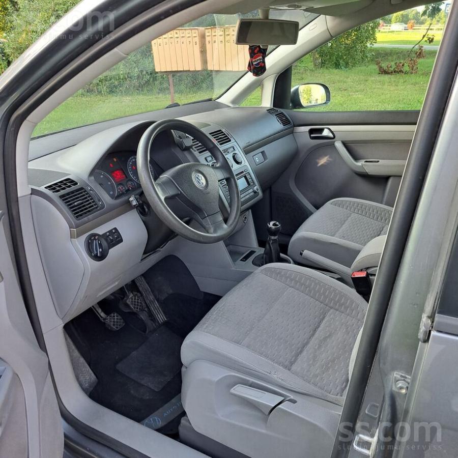 Pelēks Volkswagen Touran 2007 Rēzekne, ar dzinēja tilpumu 2.00 L un nobraukumu 0 tūkst. km par 2000 €, foto 12 vietnē AUTOMOTO.COM.LV