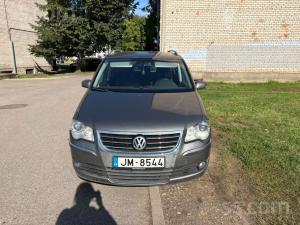 Grey Volkswagen Touran 2007 in Daugavpils, with an engine capacity of 2.00 L and mileage of 426 thousand km for 450 €, photo  on AUTOMOTO.COM.LV
