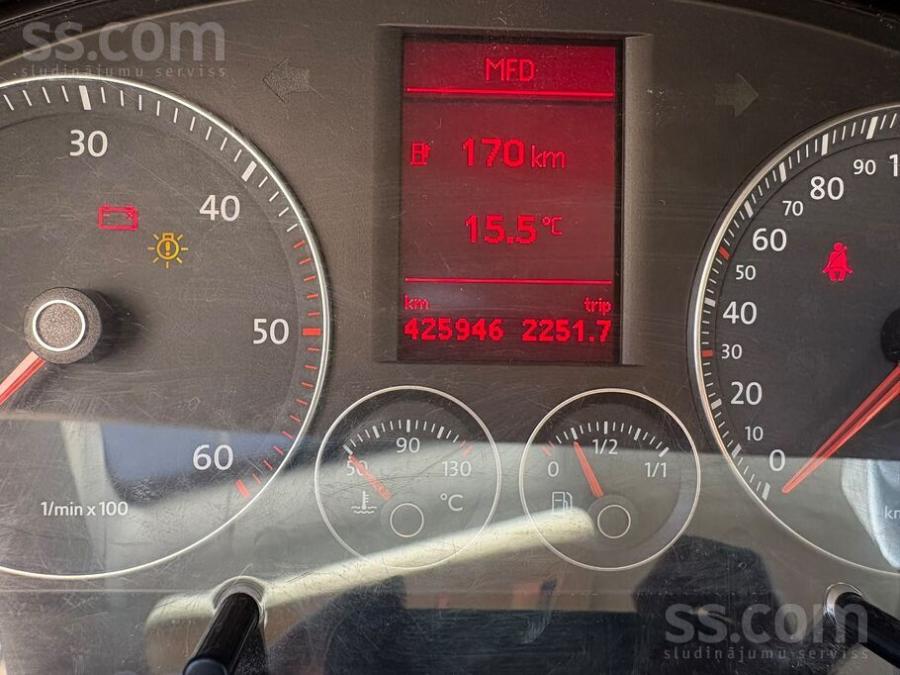 Grey Volkswagen Touran 2007 in Daugavpils, with an engine capacity of 2.00 L and mileage of 426 thousand km for 450 €, photo 10 on AUTOMOTO.COM.LV